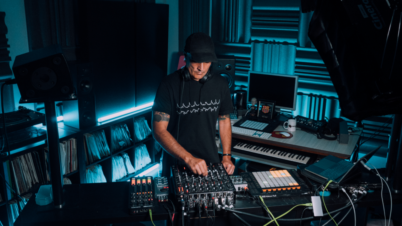 Watch your posture: DJ Ergonomics - Aulart