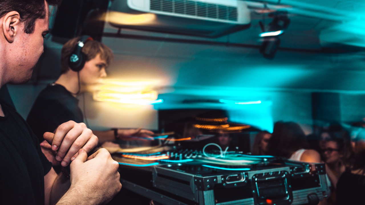 Watch your posture: DJ Ergonomics - Aulart